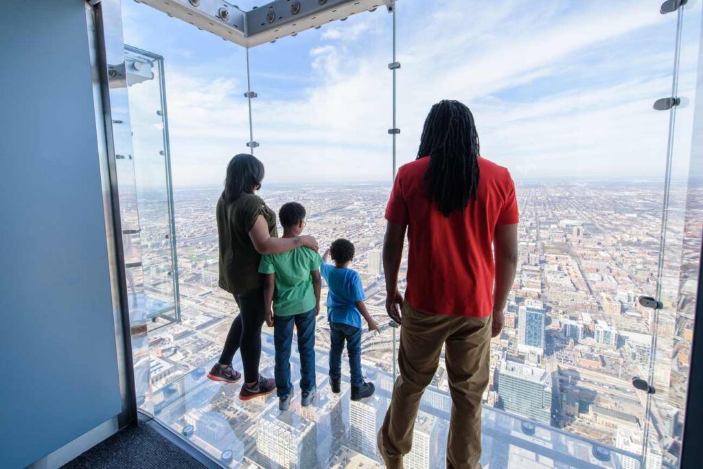 A Guide to Skydeck Chicago - GoVisit.Guide